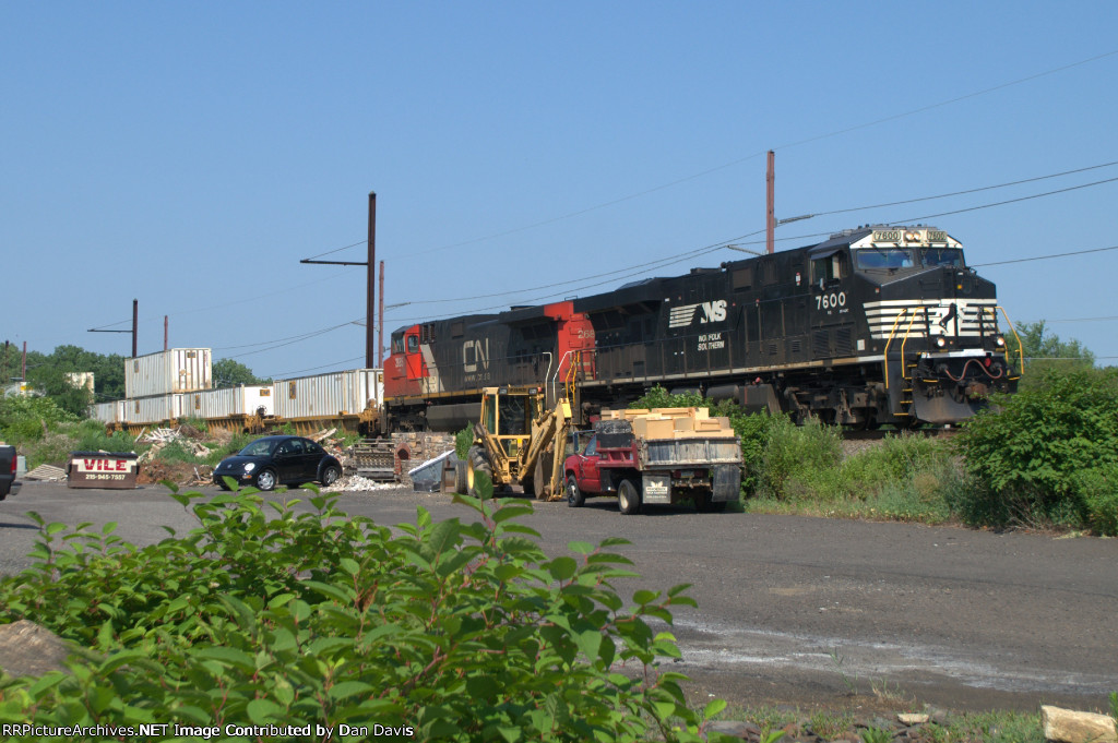 NS ES44DC 7600 leads 24K